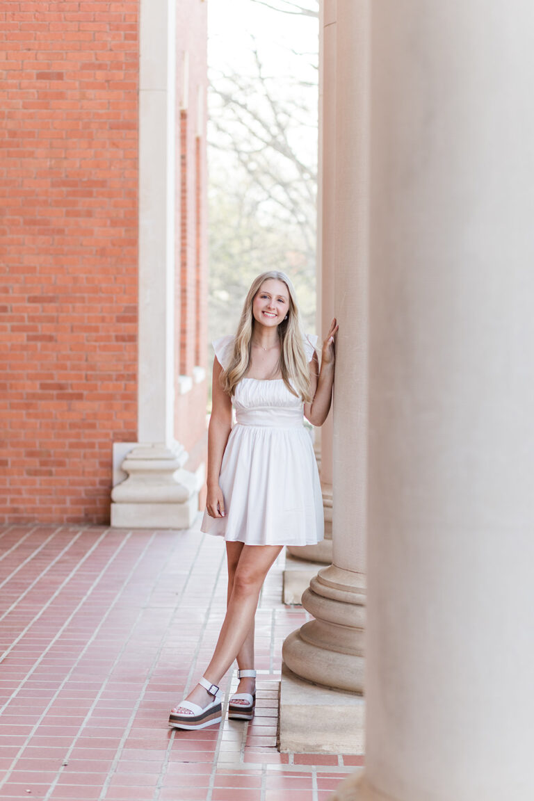 Olivia | Clemson University Senior Photos - nicholelaurenphotography.com