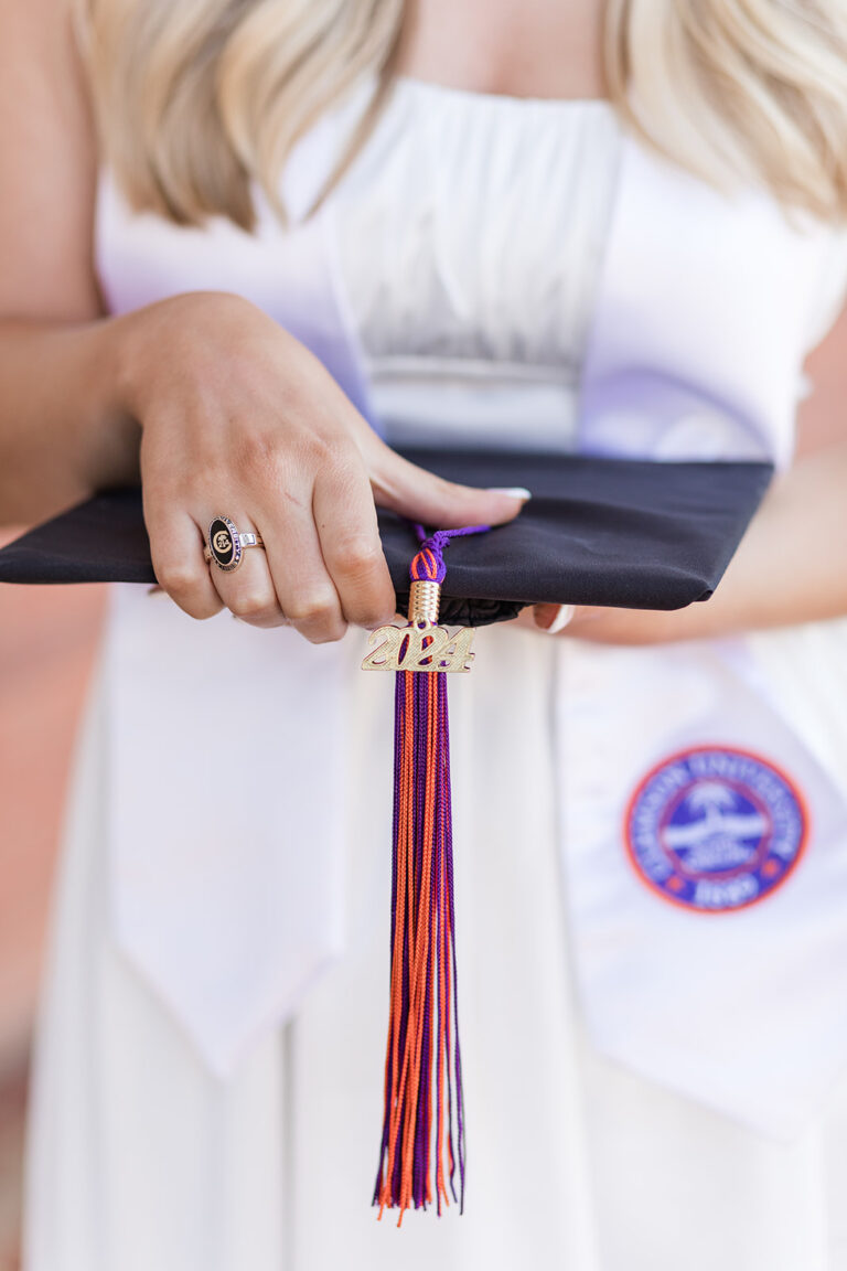 Olivia | Clemson University Senior Photos - nicholelaurenphotography.com