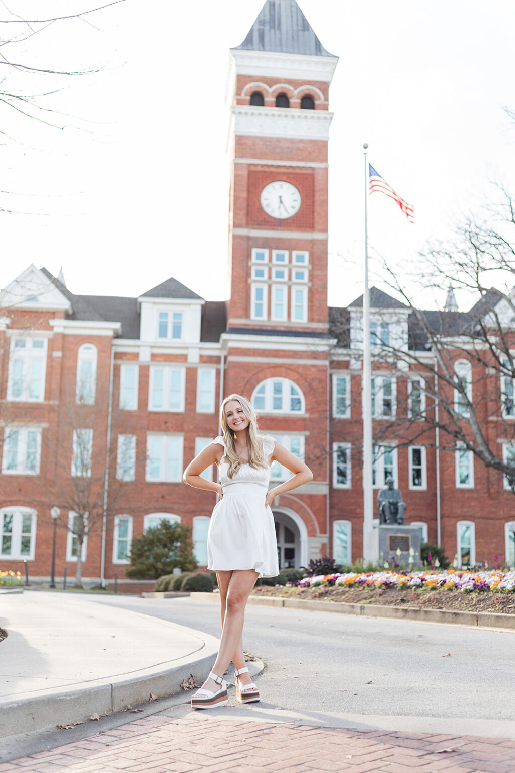 Olivia | Clemson University Senior Photos - nicholelaurenphotography.com