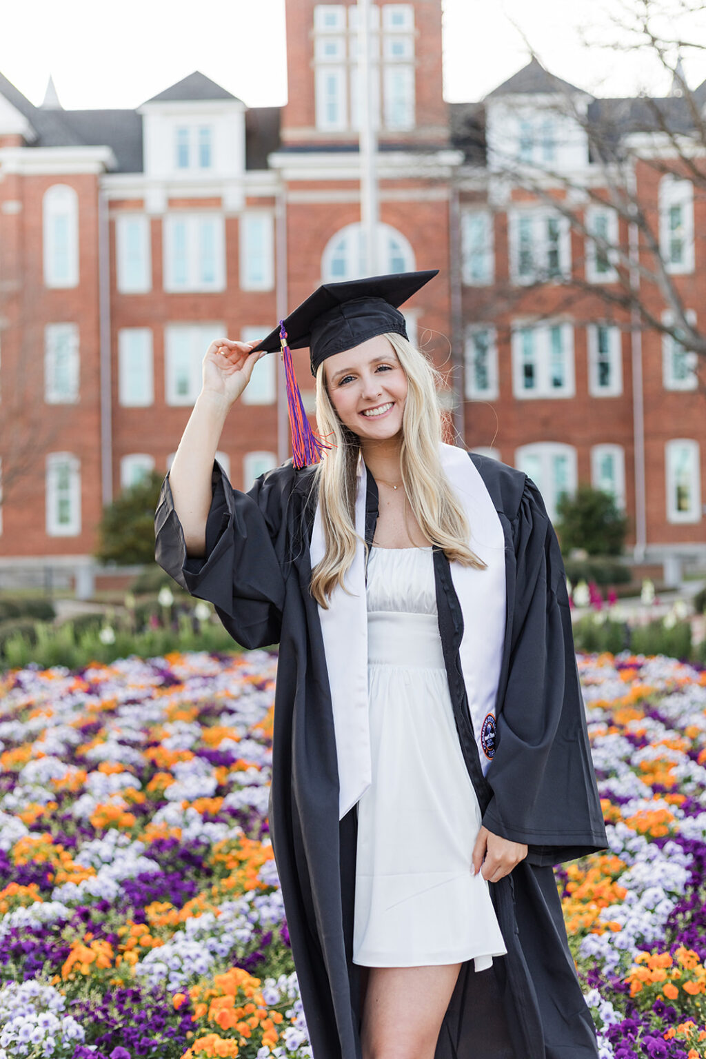 Olivia | Clemson University Senior Photos - nicholelaurenphotography.com