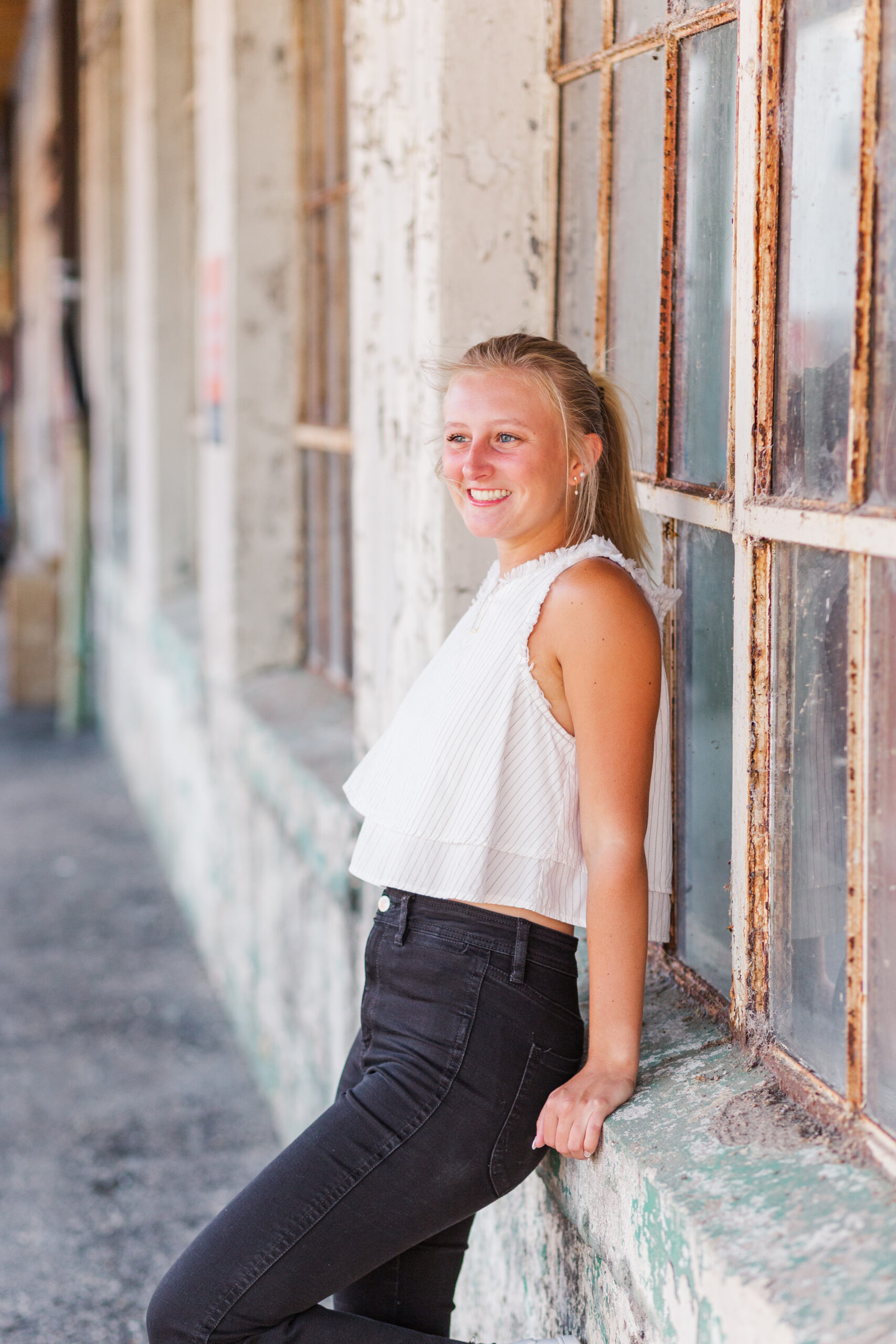 Gracie | Senior Photos at Taylors Mill - nicholelaurenphotography.com