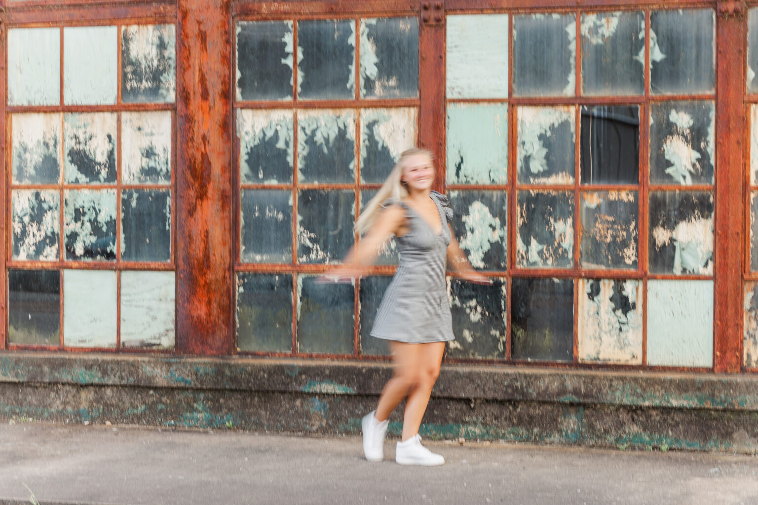 Gracie | Senior Photos at Taylors Mill - nicholelaurenphotography.com